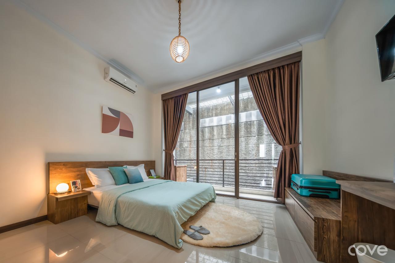 Kamar Premium dengan Balkon Cove 81 @ Cove Kama Stay – Cove