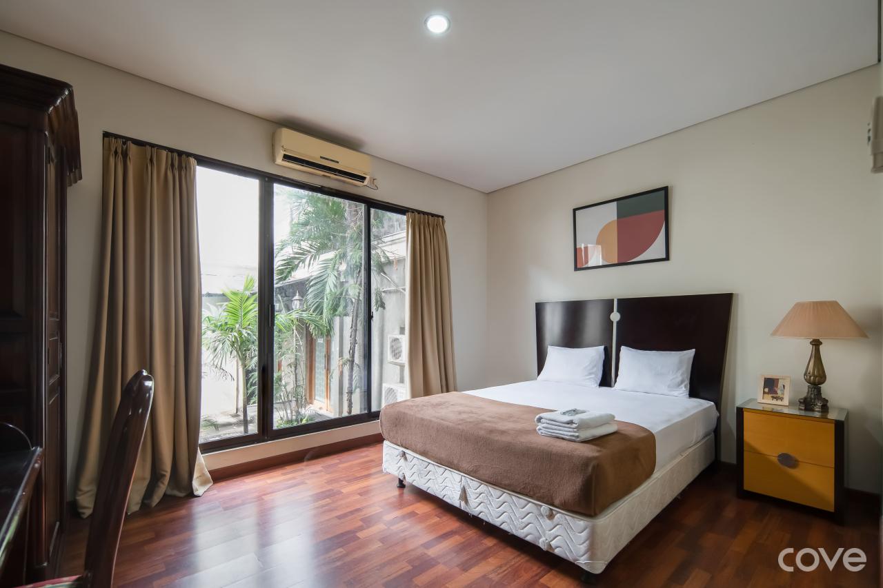 Kamar Deluxe dengan Kasur Queen dan Jendela Eksternal Cove 56 @ Cove ...