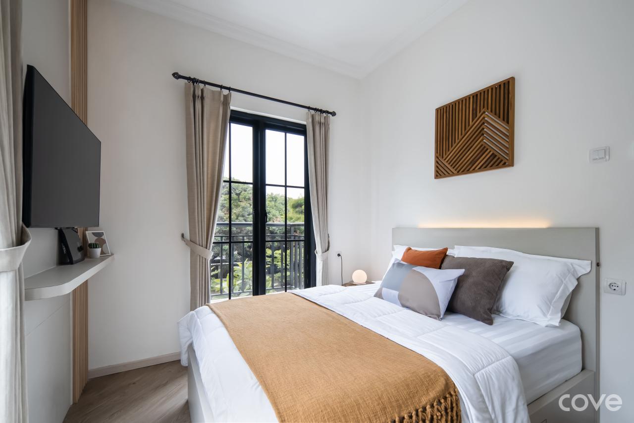 Kamar Standard dengan Kasur Queen dan Balkon Cove 107 @ Cove Kayoon – Cove