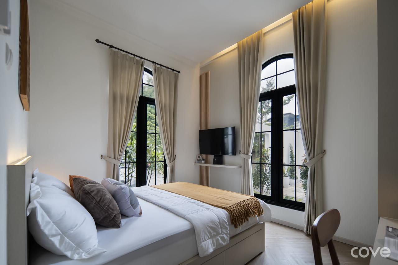 Kamar Deluxe dengan Kasur Queen dan Jendela Luar Cove 107 @ Cove Kayoon ...