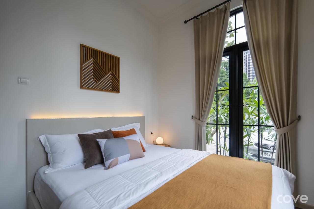 Kamar Standard dengan Kasur Queen dan Jendela Luar Cove 107 @ Cove ...