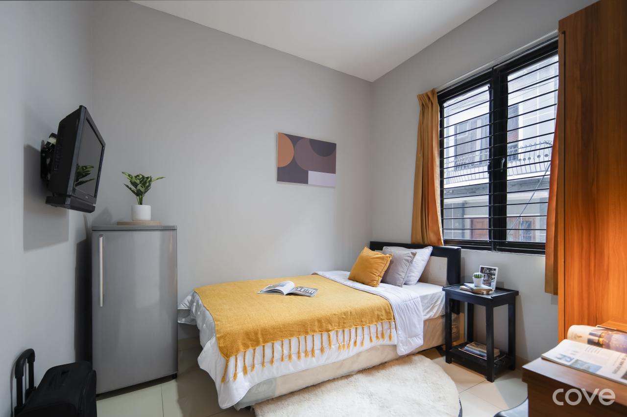 Kamar Standard dengan Jendela Luar dan Kasur Single Cove 159 @ Cove ...