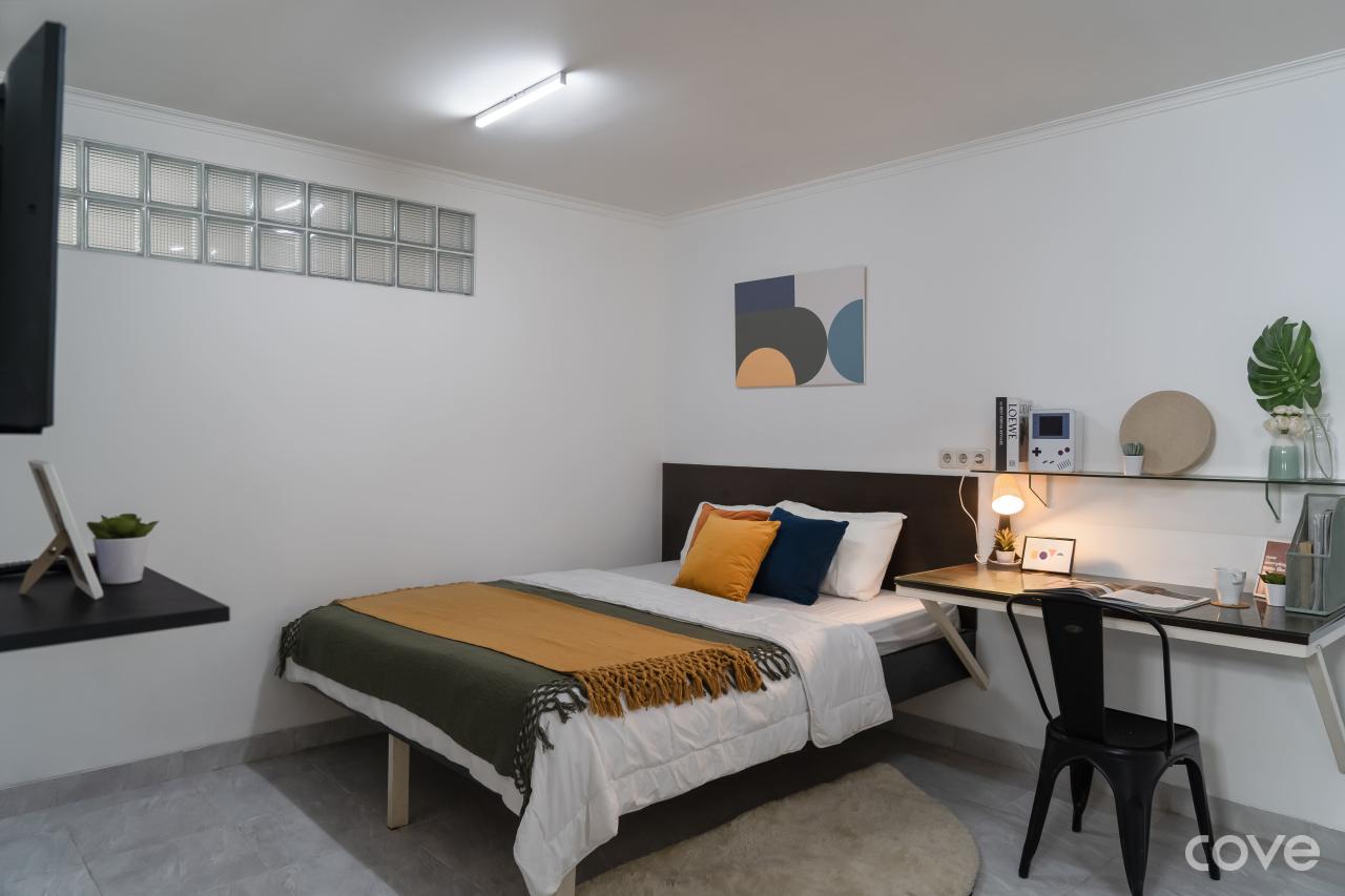 Kamar Deluxe Plus dengan Jendela Dalam Cove 145 @ Cove De Maison – Cove