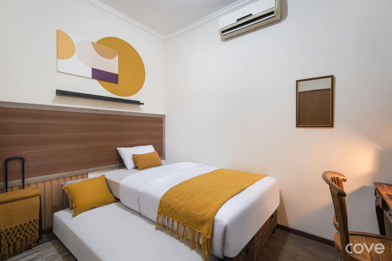 Kamar Standard dengan Jendela Luar & Kasur Single Cove 229 @ Cove ...